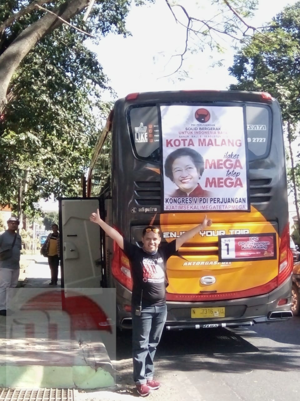 Ratusan Kader dan Pengurus PDIP Berduyun-duyun Ramaikan Kongres Bali ... Ratusan Kader dan Pengurus PDIP Berduyun-duyun Ramaikan Kongres Bali ...