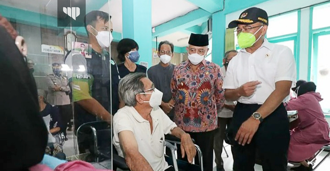 Menteri PMK Tinjau Vaksinasi Lansia di Kabupaten Malang - Malang Pagi