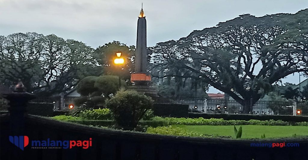 Semburat Senja di Alun-Alun Bunder Taman Tugu, yang Berkonsep City ...