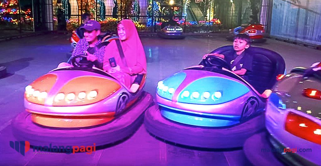 Serunya Main Bom-Bom Cars dan Paradise of Light di Malang Night ...